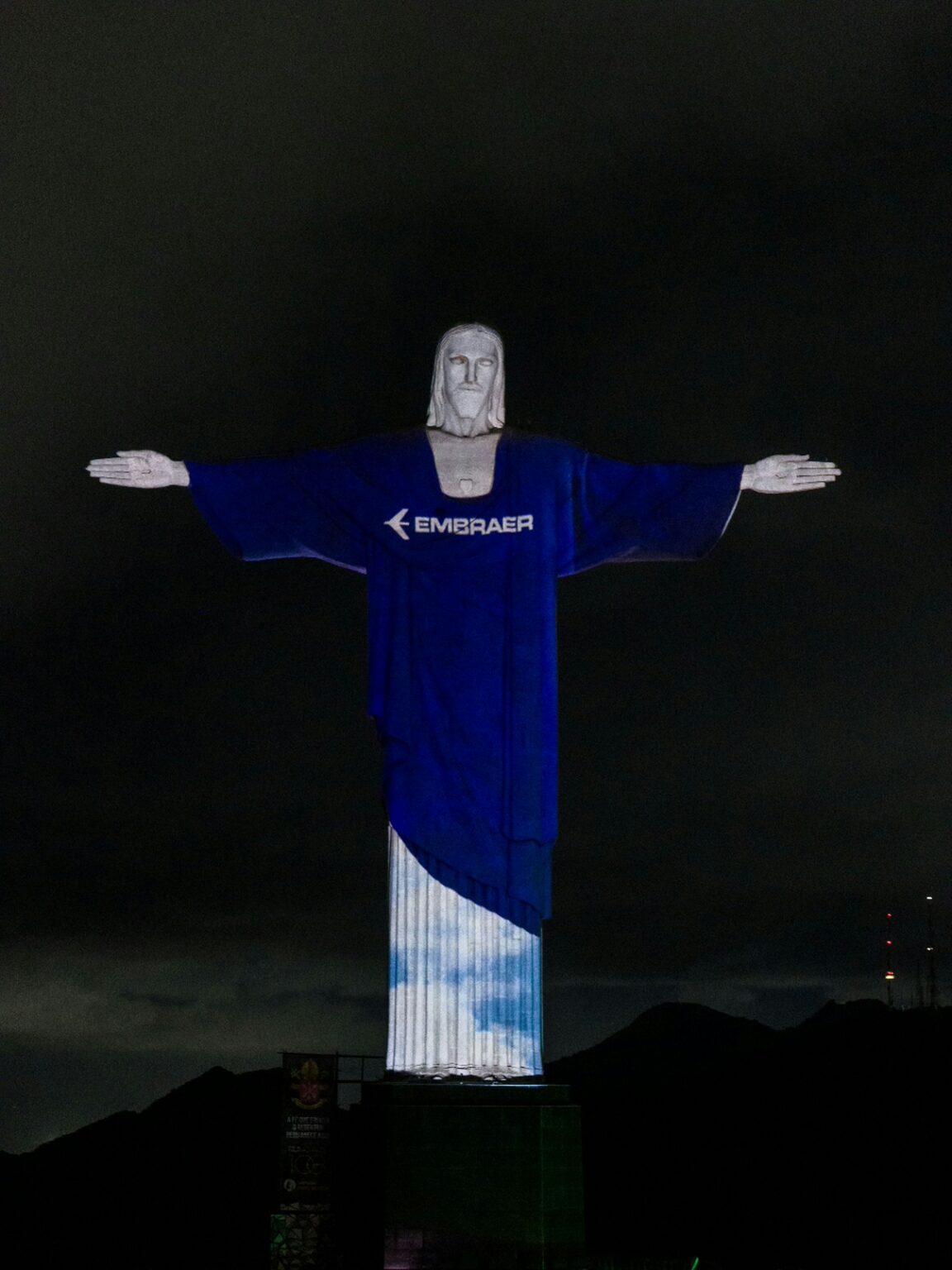Embraer ilumina o Cristo Redentor para a abertura do maior evento ...